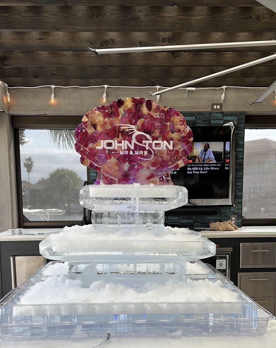 The Coolest Ice Sculptures to Dress Up Your Holiday Party – Full ...